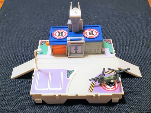 Micro Machines Travel City Heliport Playset w/Marines Helicopter - 1989 ...