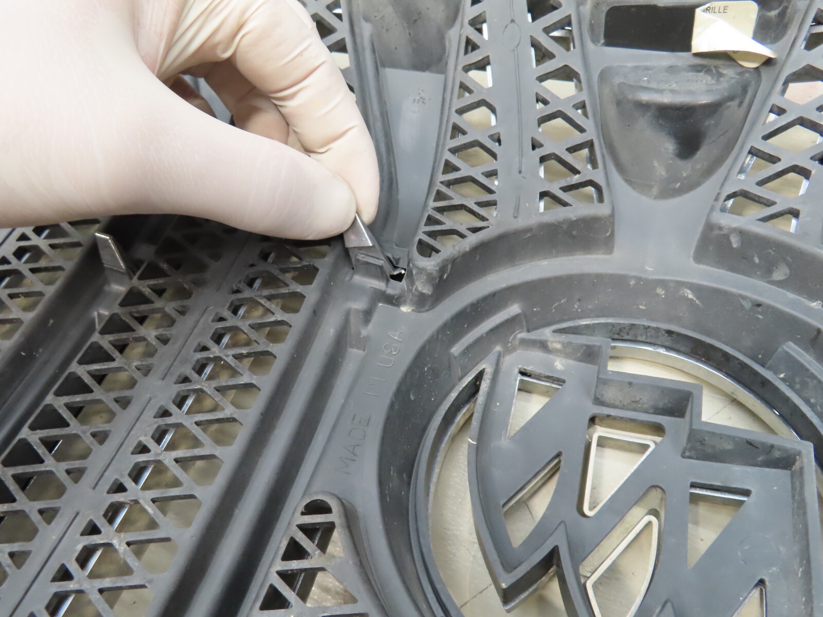 2013-2017 BUICK ENCLAVE FRONT BUMPER RADIATOR GRILLE W/ EMBLEM OEM ...