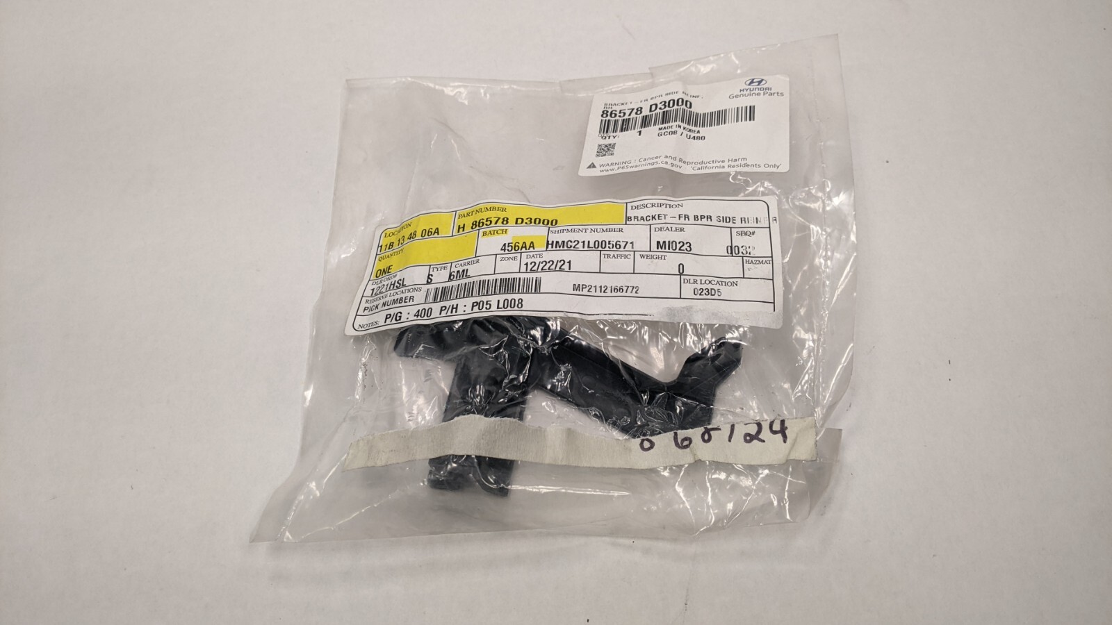 Genuine Hyundai 86578 D3000 Passenger RH Upper Bumper Retainer 2016 ...