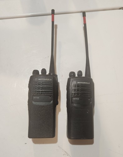 Two- MOTOROLA HT750 TWO WAY PORTABLE RADIO UHF 450-512MHz 16ch ...