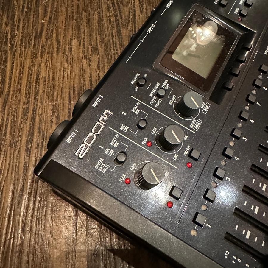 ZOOM R8 Multitrak Recorder Sampler | Good Condition | eBay UK