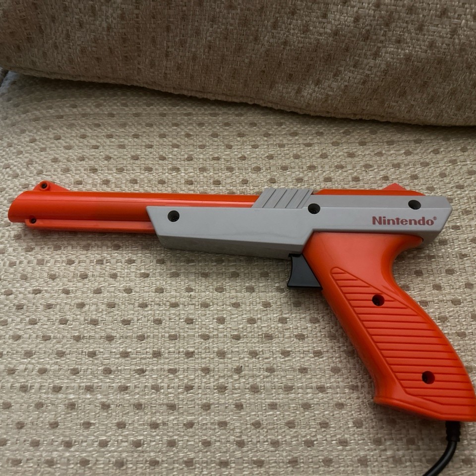 NES Nintendo Entertainment System Console Bundle Controller Zapper Gun ...