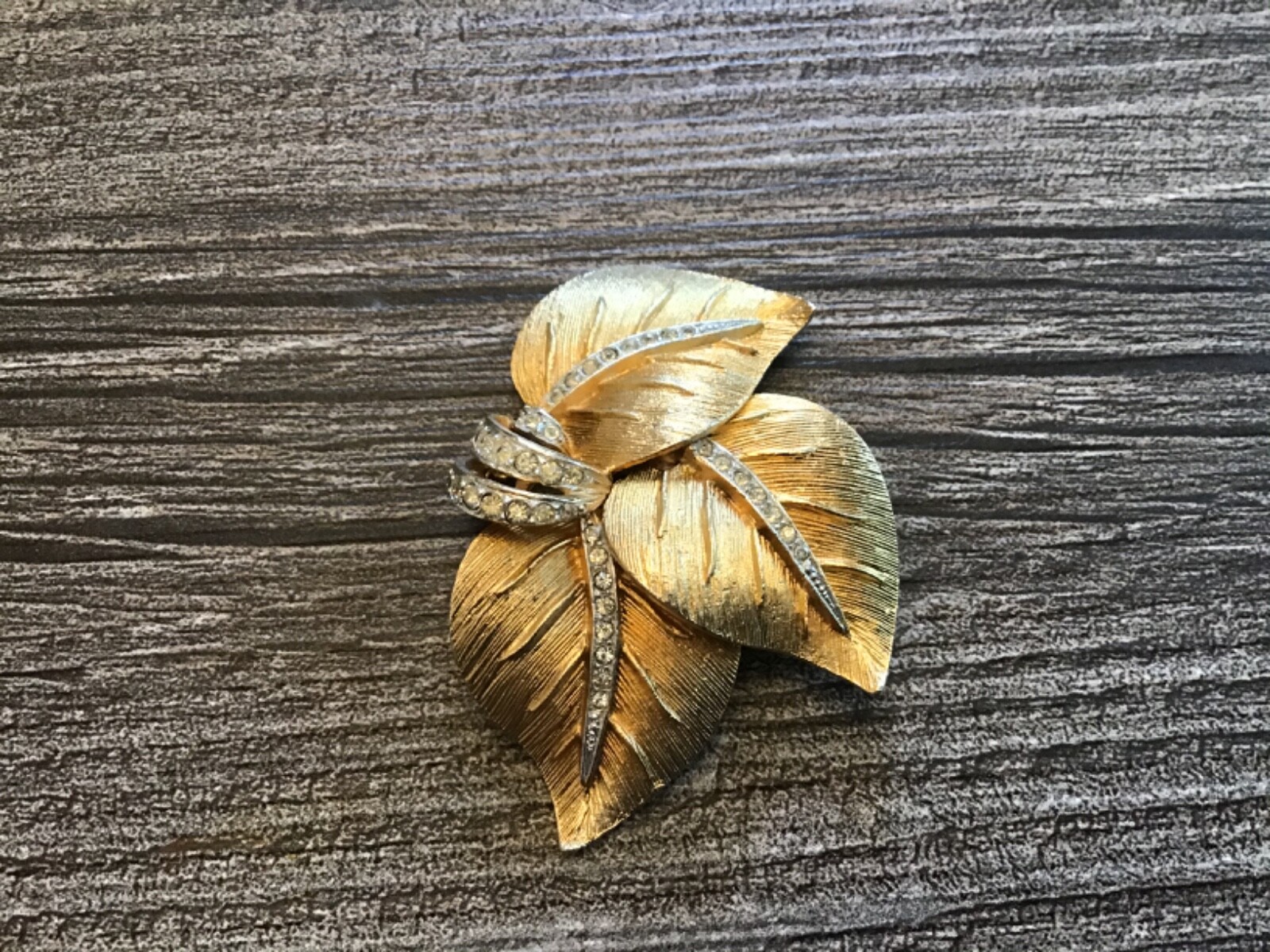 AUTHENTIC VINTAGE VENDOME 3 JEWELED LEAF PIN/BROOCH … - Gem