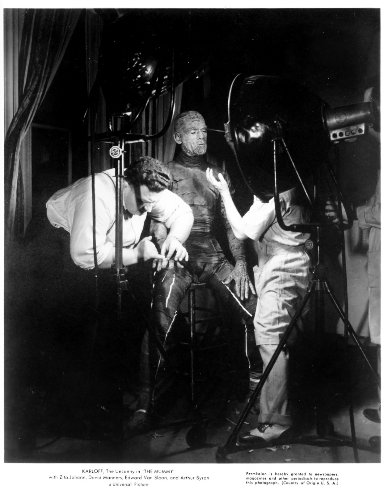 CLASSIC BEHIND THE SCENES THE MUMMY, BORIS KARLOFF AS THE MUMMY 8X10 ...