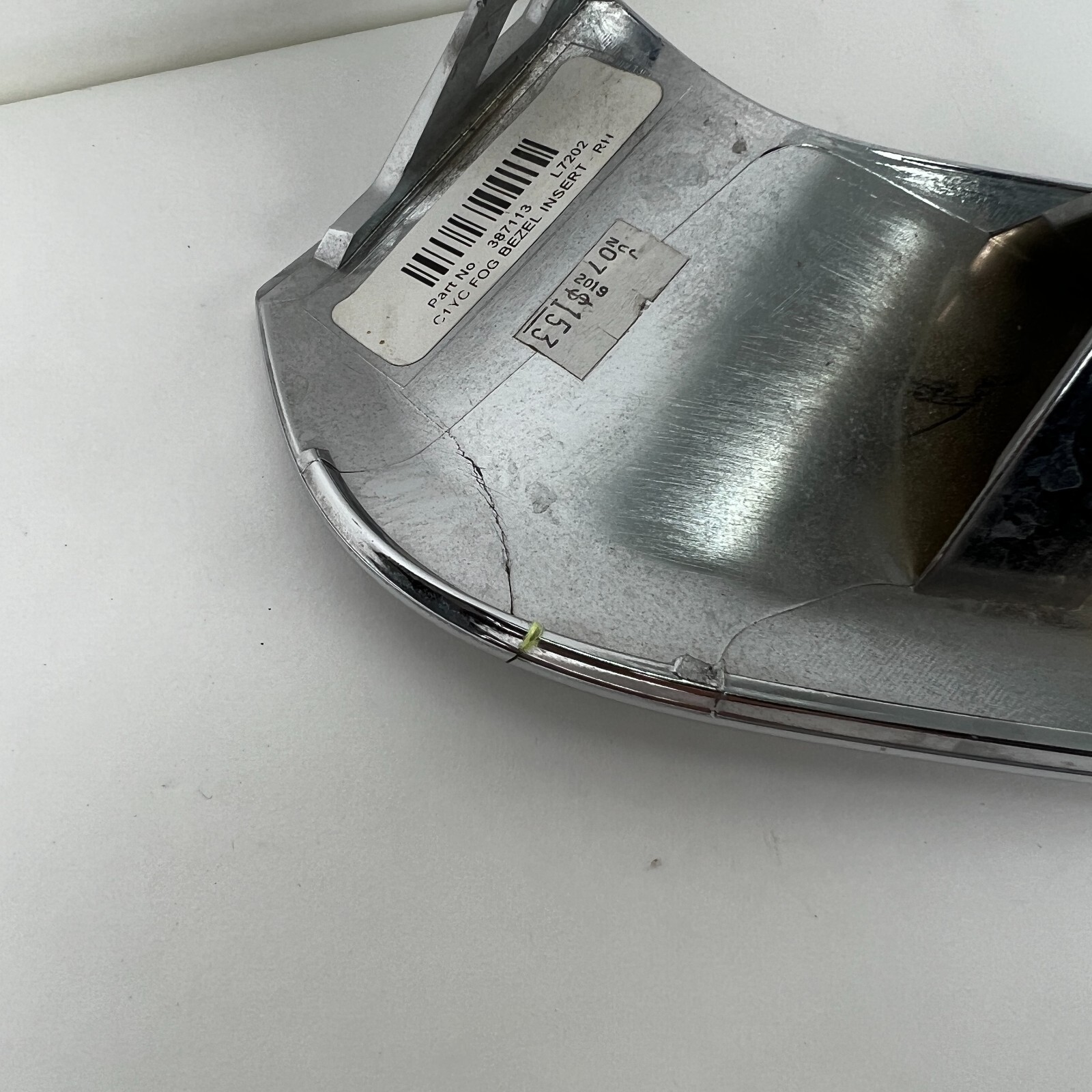 *CRACK* OEM 2018 - 2021 Chevrolet Traverse Front Right Fog Light Bezel ...