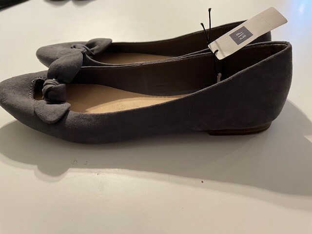 Gap NWT Women 6 7 Faux Suede Gray Pointy Ballet Flats Shoes w/ Bow | eBay