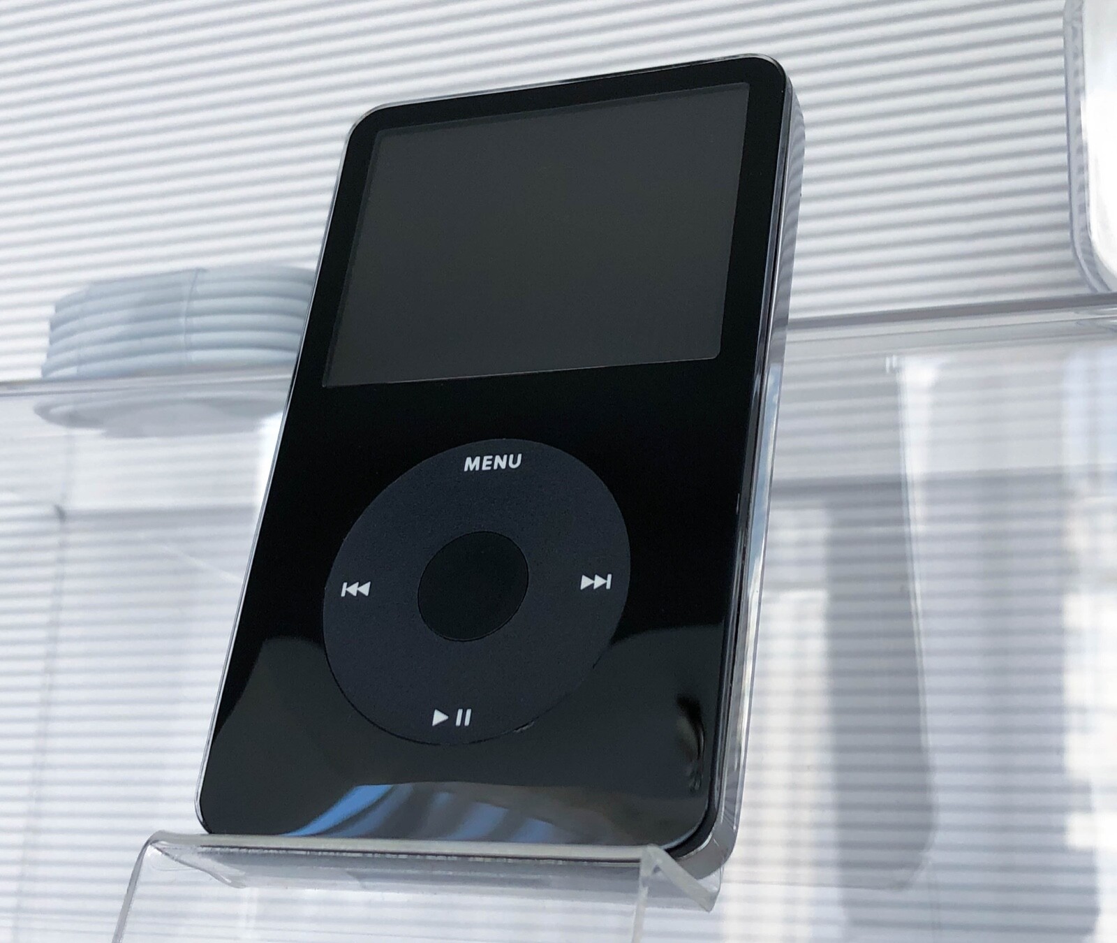 Apple MA446LL/A A1136 iPod 5th Generation 30GB Digital Player - Black ...