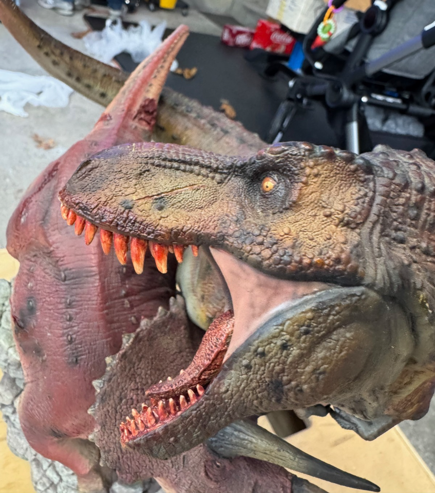 SIDESHOW DINOSAURIA T-REX VS TRICERATOPS DIORAMA -EXCLUSIVE #69/500 ...