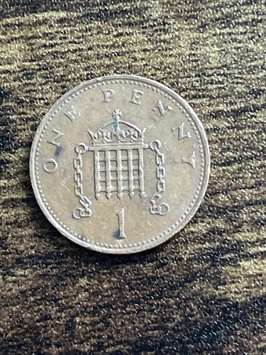 1983 UK Great Britain 1 Penny One Cent Elizabeth ll Actual Coin TB1681 ...
