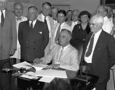 Fdr Signs Social Security Bill - Franklin Delano Roosevelt Sig 1935 Old ...