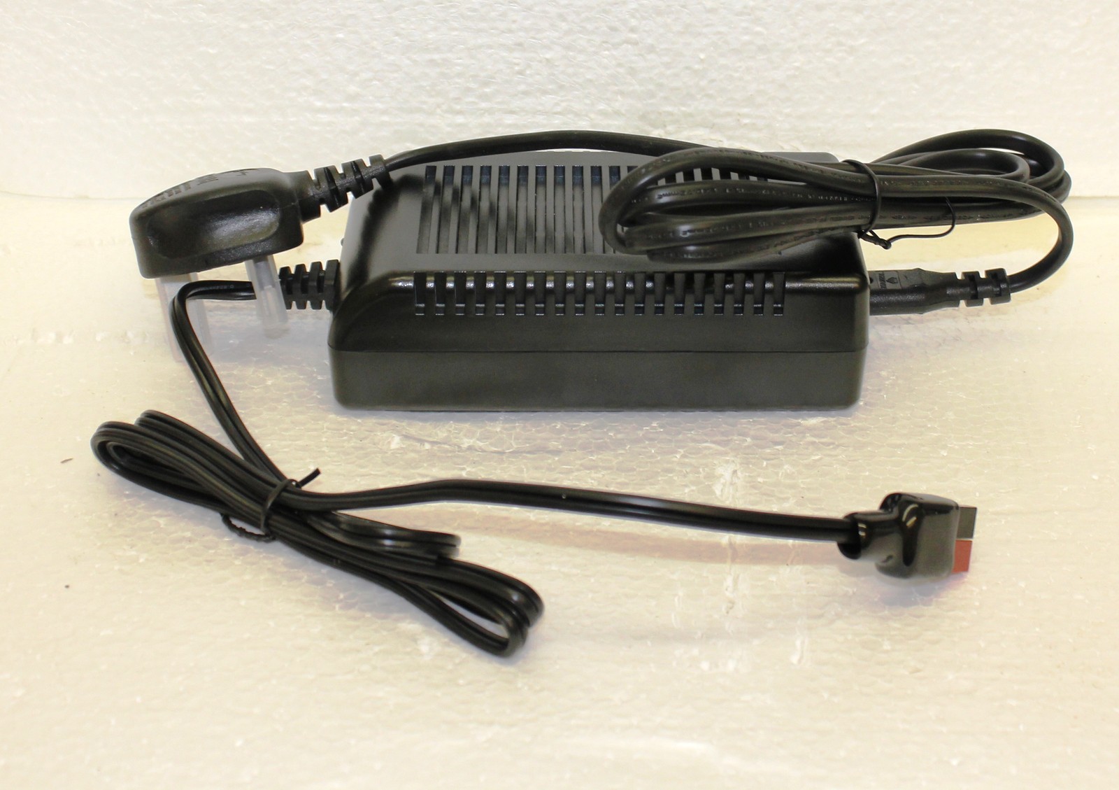 Golf Battery Charger with TORBERRY Connector as supplied with POWAKADDY ...