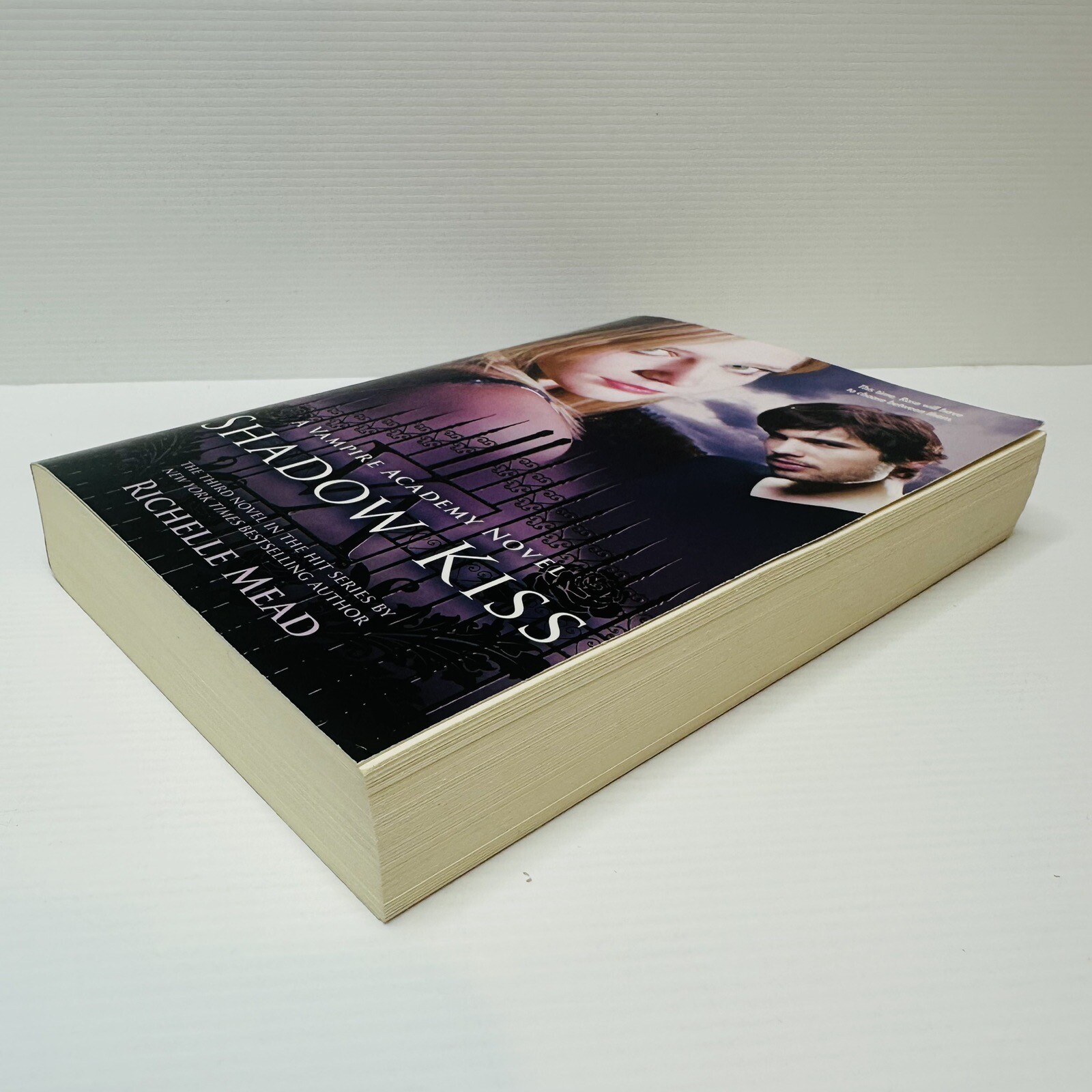 Shadow Kiss ~ Vampire Academy #3 paperback book by Richelle Mead ...