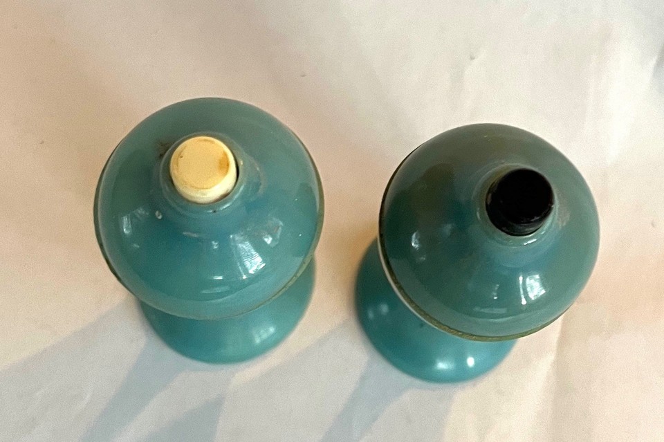 Vintage Carvanite Art Deco Blue Tenite Rocket Salt & Pepper Shakers ...
