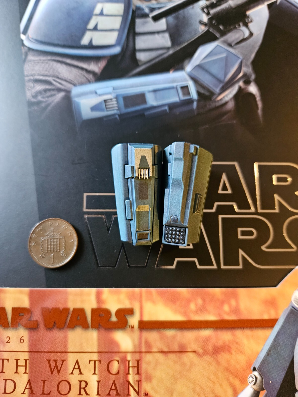 Hot Toys Star Wars Death Watch Mandalorian Wrist Gauntlets loose 1/6th ...