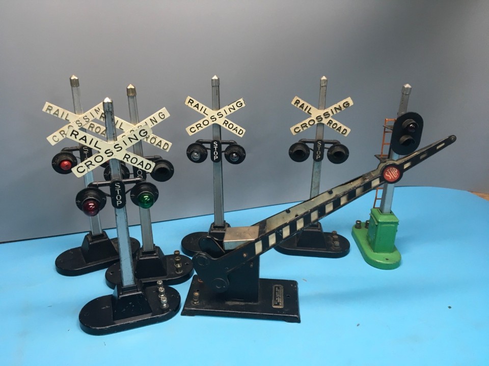 LIONEL Vintage Oil Pump #455 / Crossing Gate / Railroad Signals ...