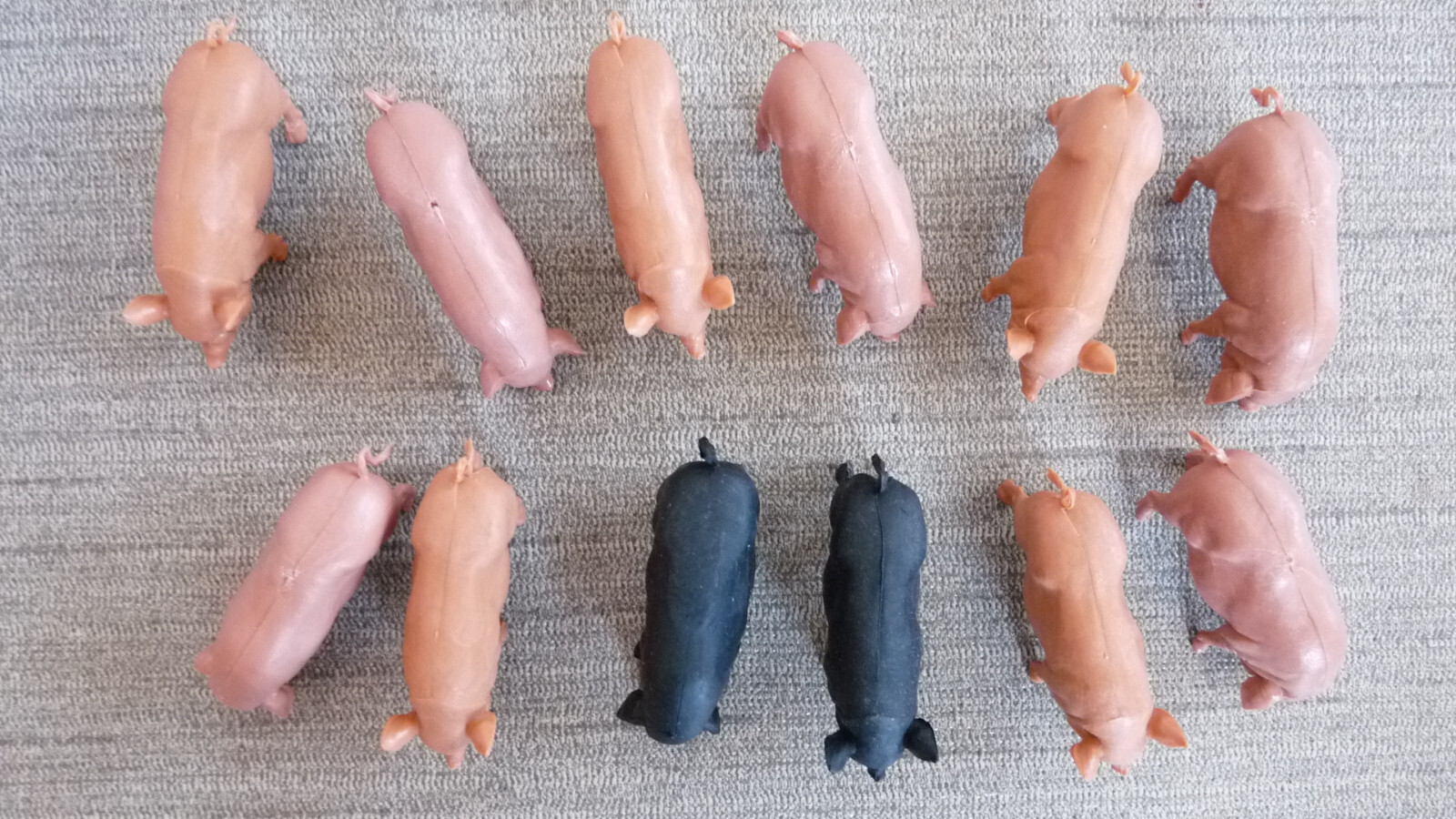 12 Vintage Britains Pigs/sows 10 Pink and 2 Black 6 male/female pairs ...