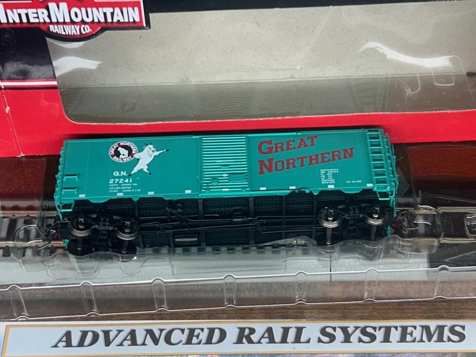 GREAT NORTHERN GLACIER GREEN STANDING ROCKY - 40ft 12 PANEL BOX CAR HO ...