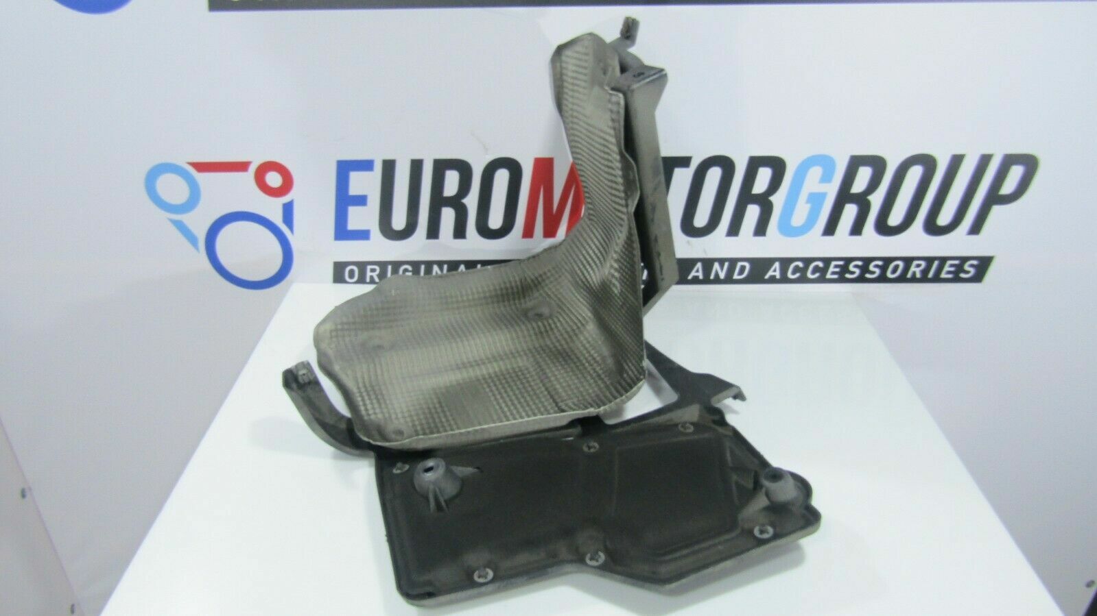 Porsche Panamera 4S 970 cover heat shield right rear 97050563201 R ...