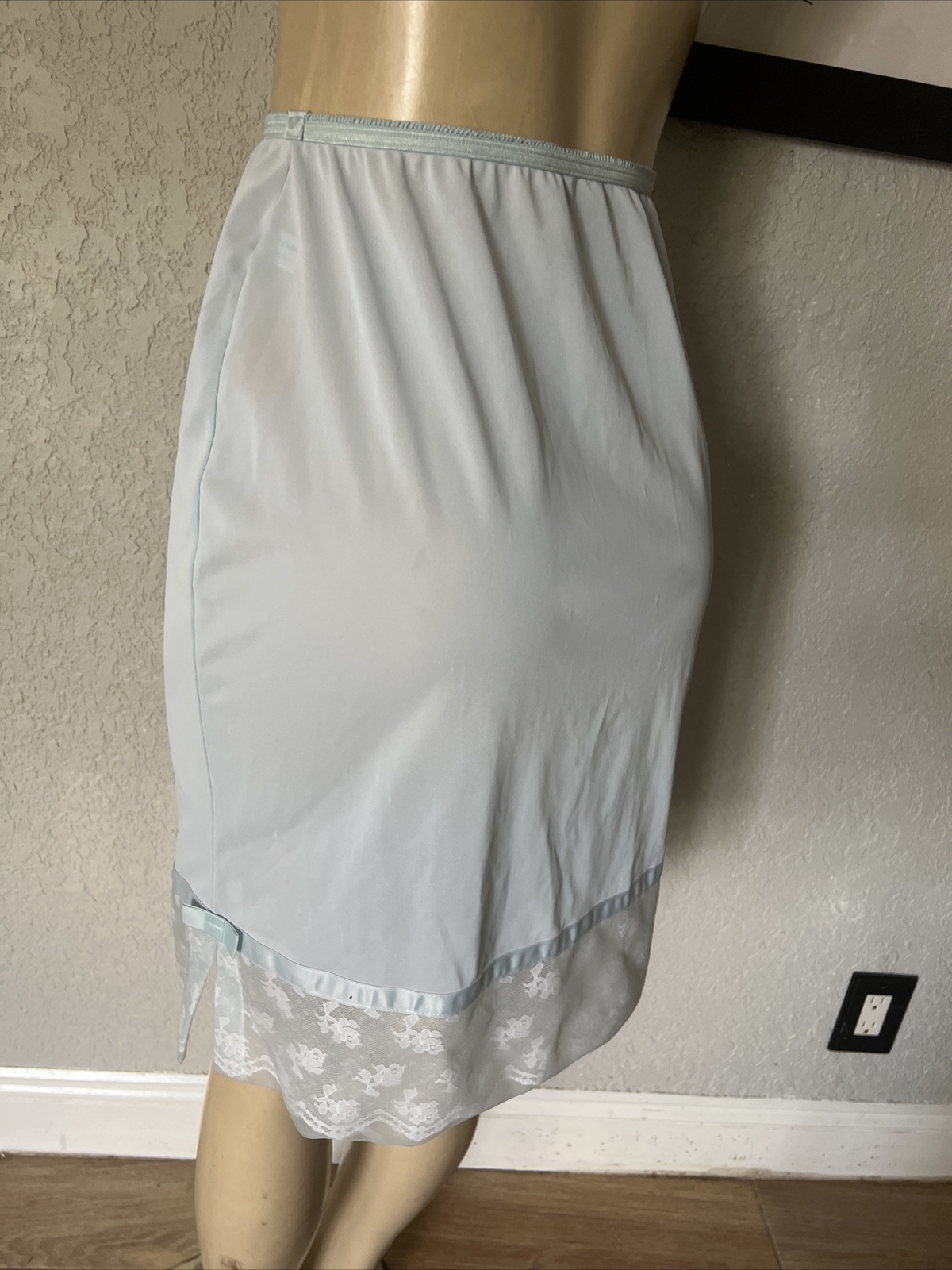 VTG LORRAINE Lingerie Nylon & Lace Light Blue Half Slip Floral Lace Hem ...