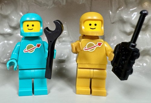 LEGO NEW PEARL GOLD & TEAL Classic Spaceman Minifigure LOT from #21358 ...