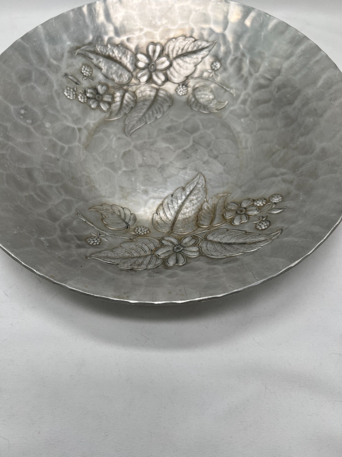 Vintage 1950’s Hand Forged “Everlast” Large Hammered Aluminum Floral ...
