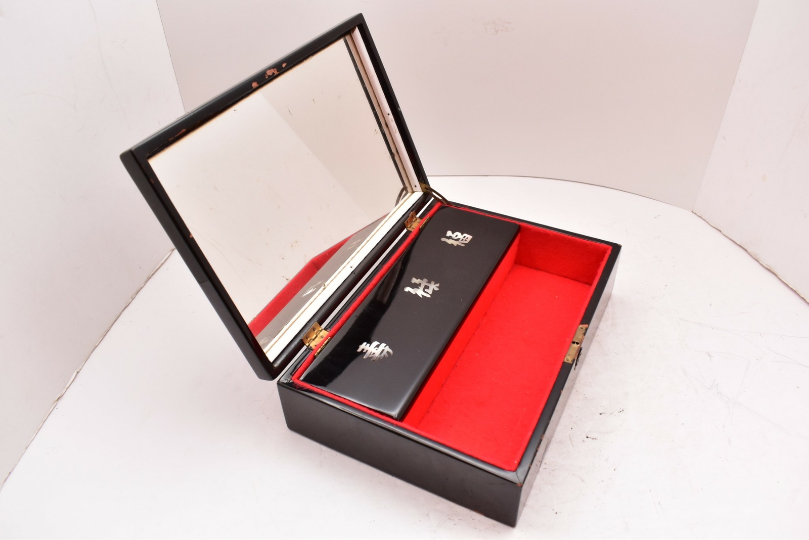 Antique Chinese Mother of Pearl Abalone Shell Wood jewelry Box Lacquer ...