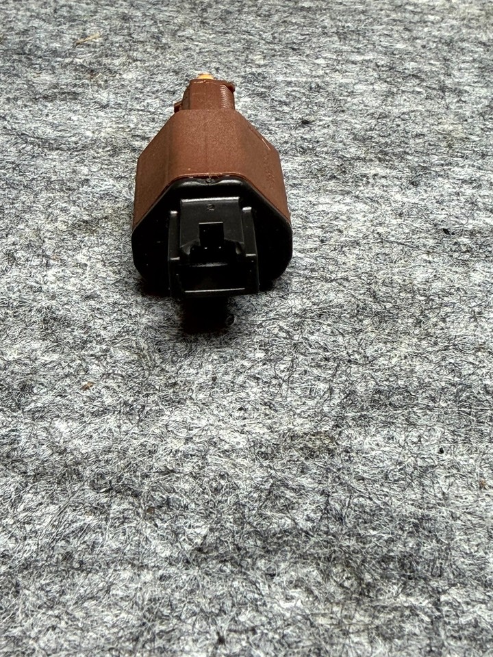 ♦️17-23 TESLA MODEL 3 BRAKE PEDAL STOP LIGHT LAMP SWITCH OEM, 1044681 ...