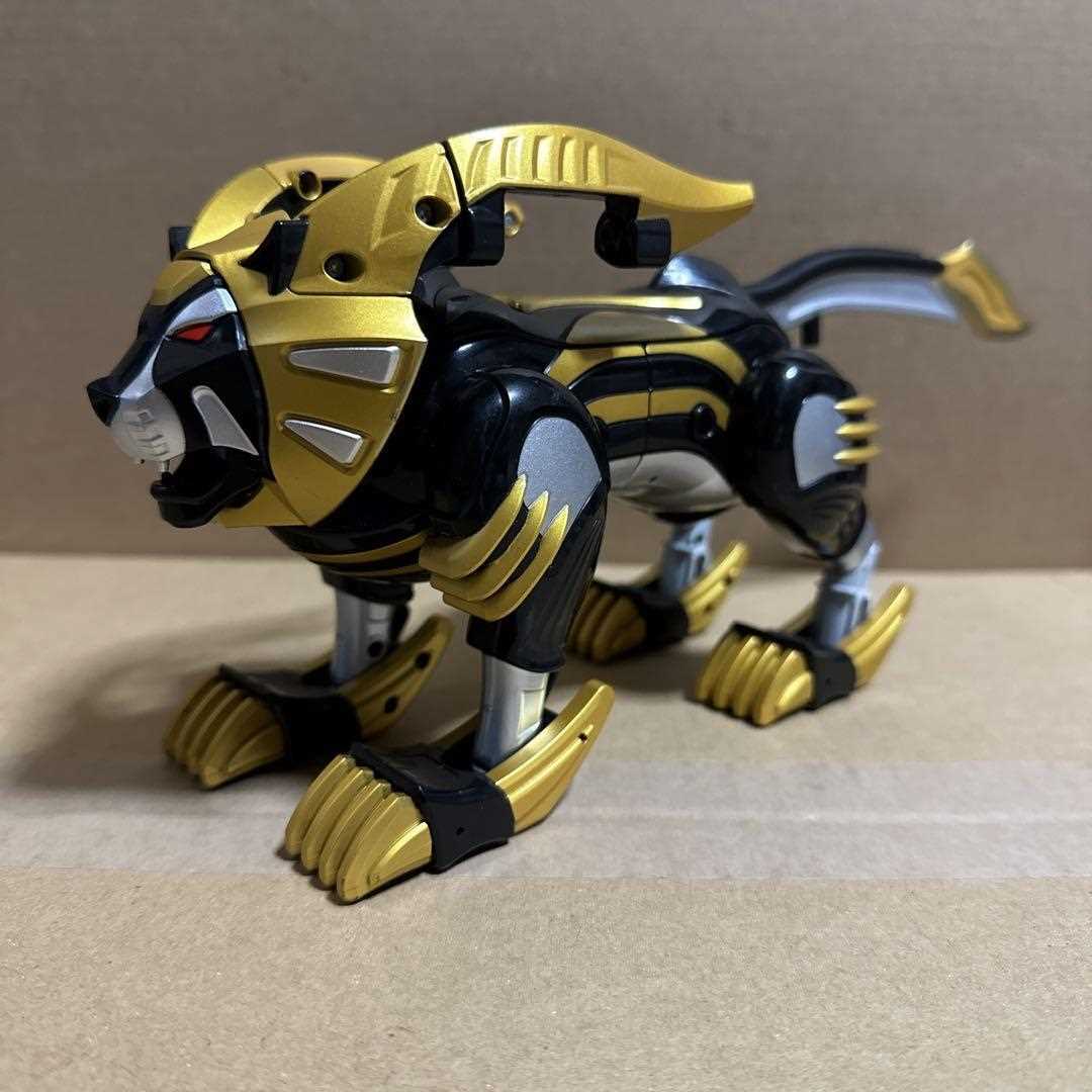 Power Rangers Jungle Fury Chameleon Zord