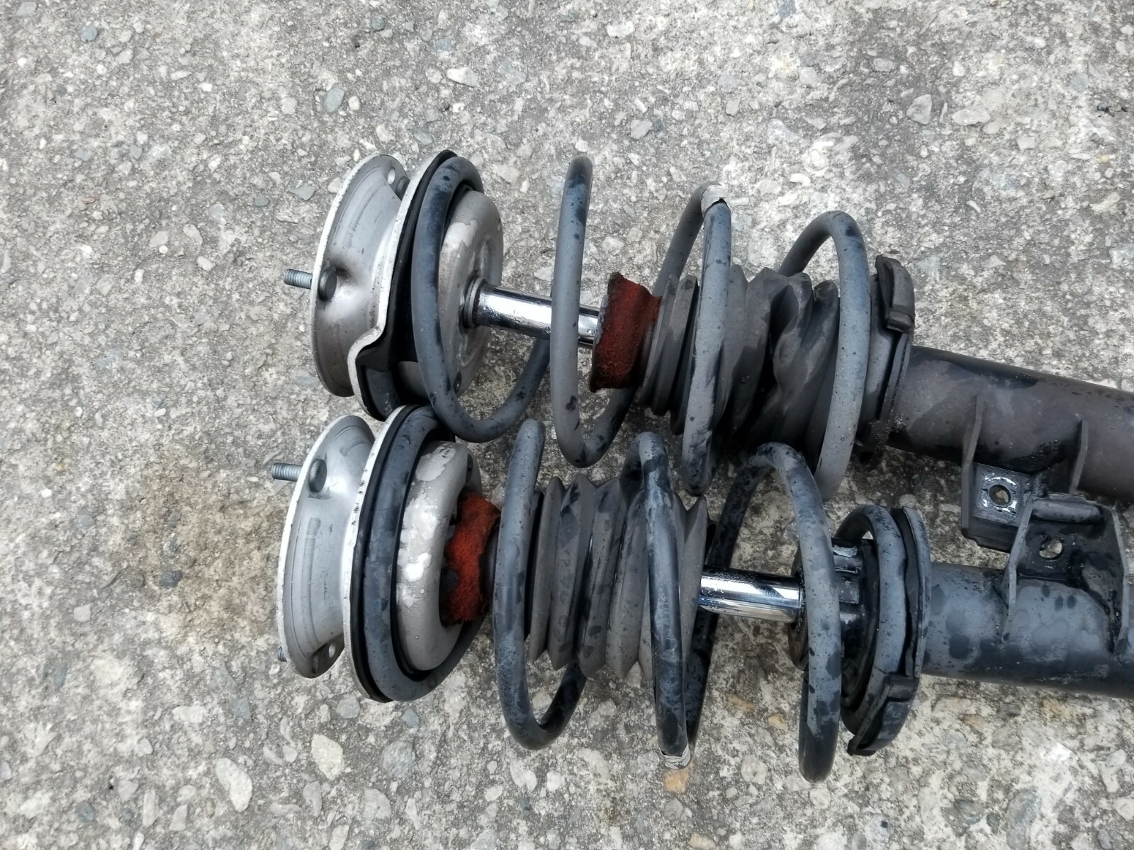 BMW E90 E91 E92 325i 328i 330i 335i Fronts struts left right OEM ...