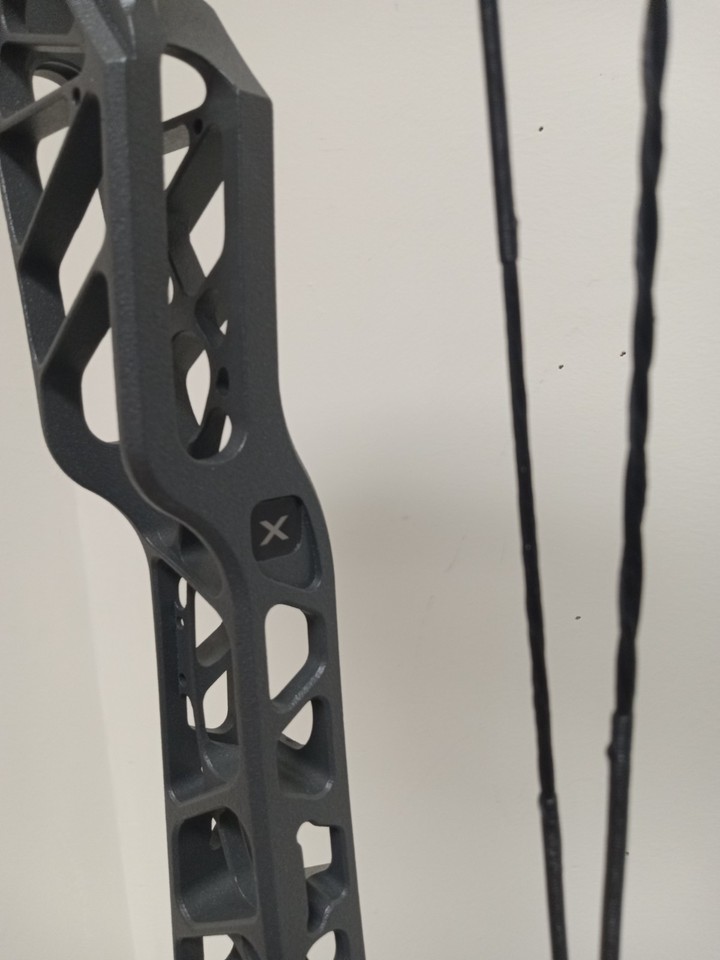 Mathews Lift X 29.5 Archery Compound Bow Hunting RH 60 70# 28" Shale | eBay