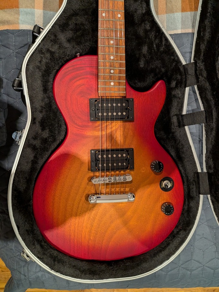 Epiphone Les Paul Vintage Edition With Fitted Gator Hard Case Plus ...