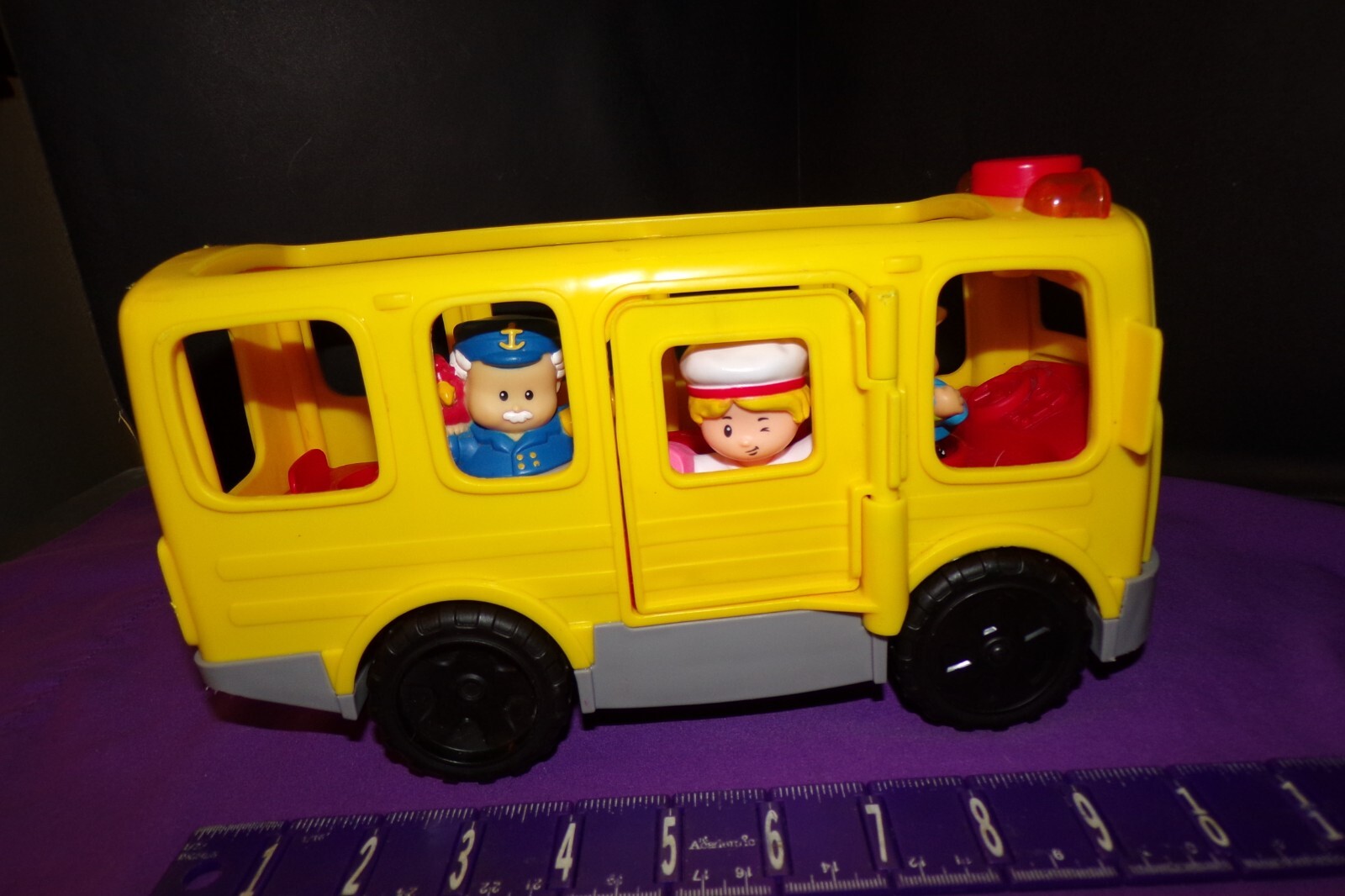 Fisher-Price Little People School Bus Lights and Sounds 3 LITTLE PEOPLE ...