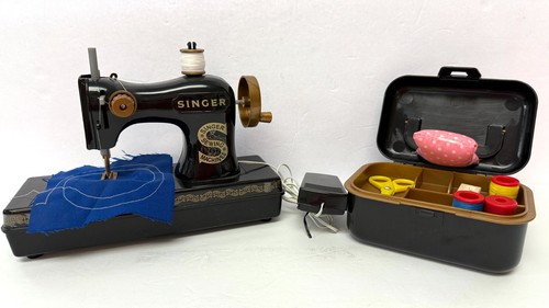 Home Play toy miniature Singer original chainstitch sewing machine ...
