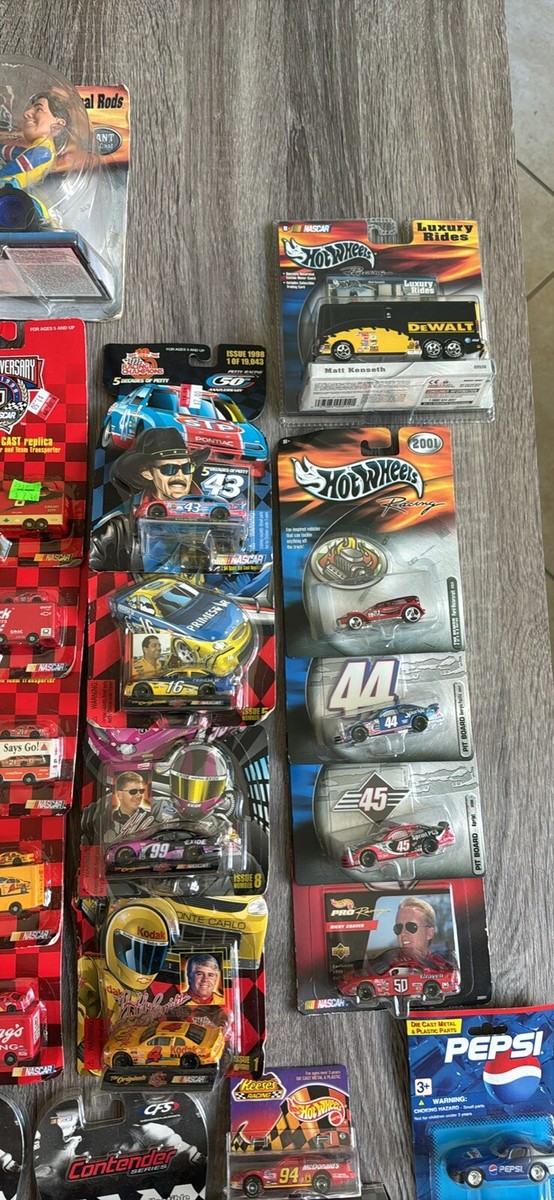 Hot Wheels Pro Racing Nascar Cars 1997 Edition Lot of 35 Hot Wheels Pro Racing Nascar Cars 1997 Edition Lot of 35