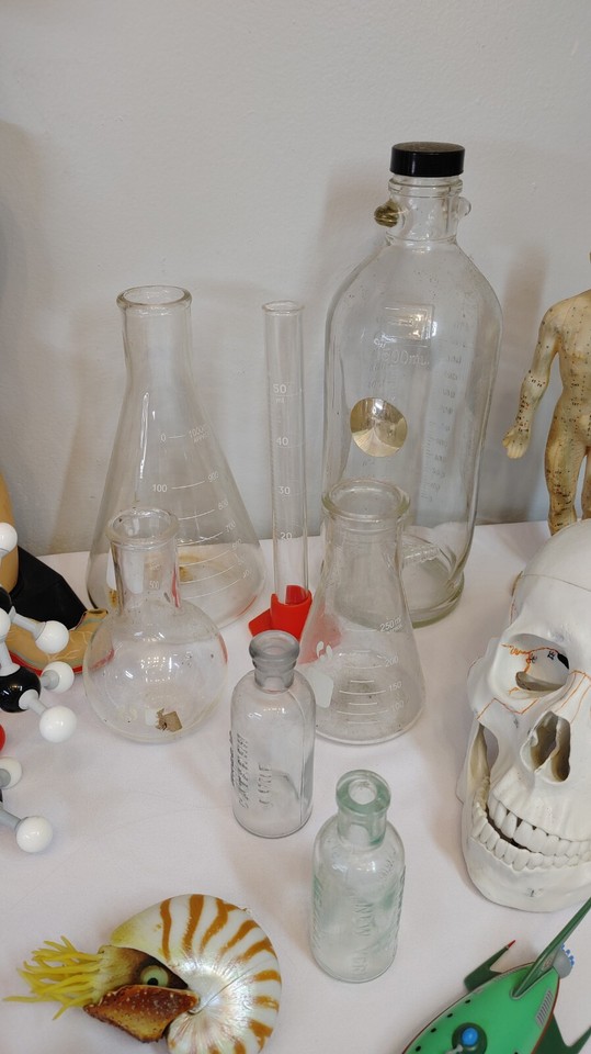 Mad Scientist Laboratory Movie Props Chemistry Man Cave Awesome lot ...