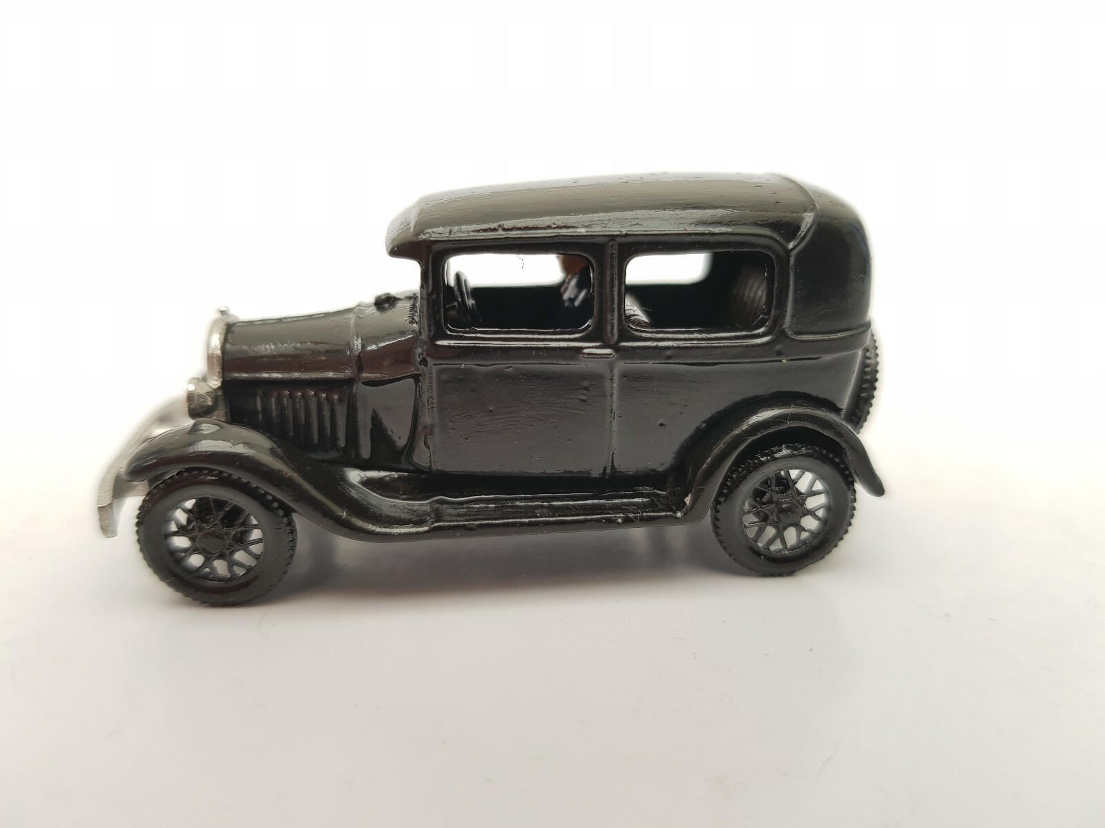 OO GAUGE 1929 PRE-WAR FORD A SALOON CAR 4MM METAL MODEL KIT WITH SPOKED ...