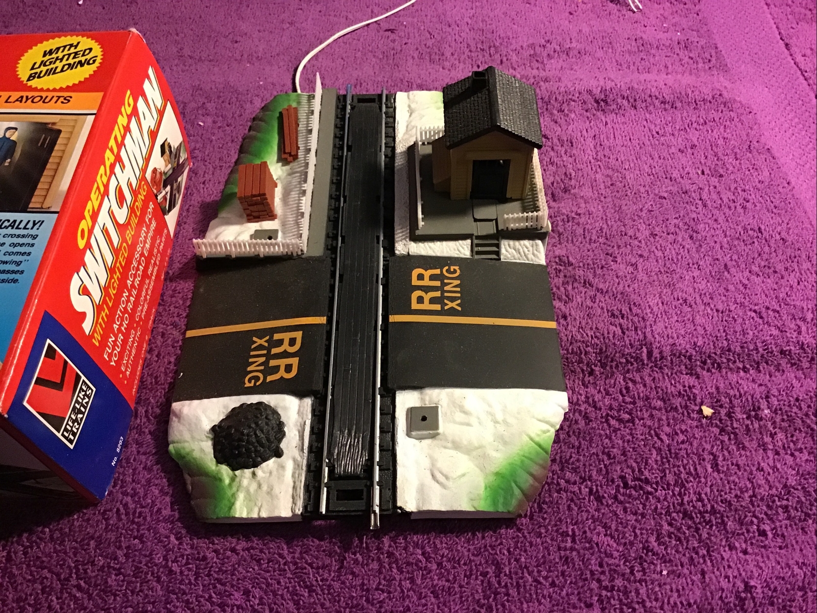 Life Like HO Scale Operating Switchman w/ Lighted Building #8203 | eBay