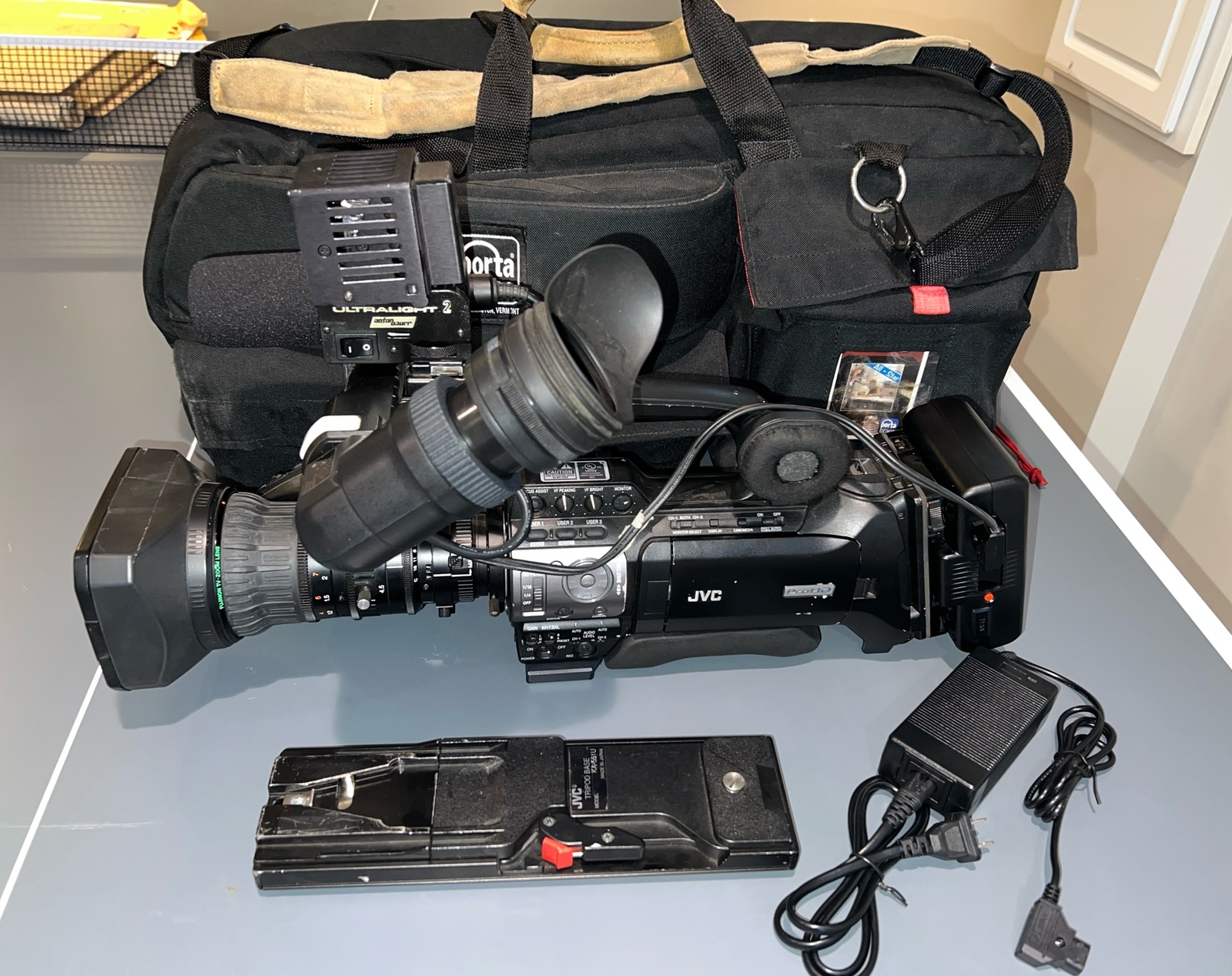 JVC GY-HM700U 1080P ProHD Video Camcorder w/ Fujinon HD Lens Light ...