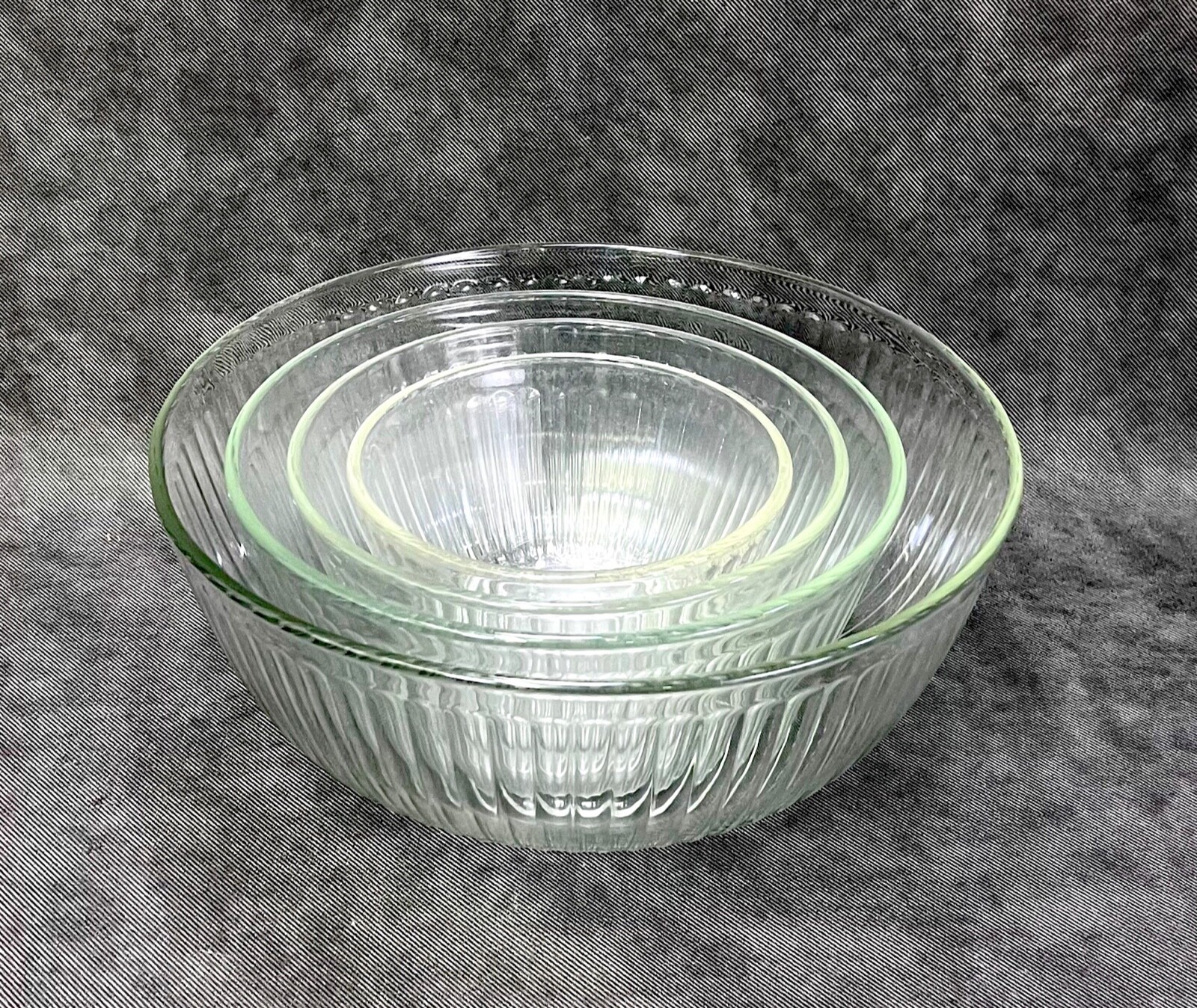 Set 4 Pyrex Clear Mixing Bowls Stacking/Resting Ribbed 7401 7402 7403 ...