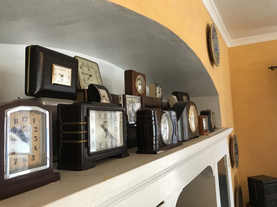 13 clocks: 6 French Jaz art deco bakelite clocks & 7 other 50s-60s ...