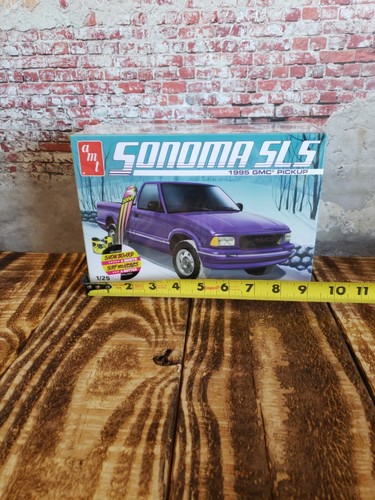 AMT 1995 GMC Sonoma SLS Pickup Truck 1/25 Scale Plastic Model Kit ...