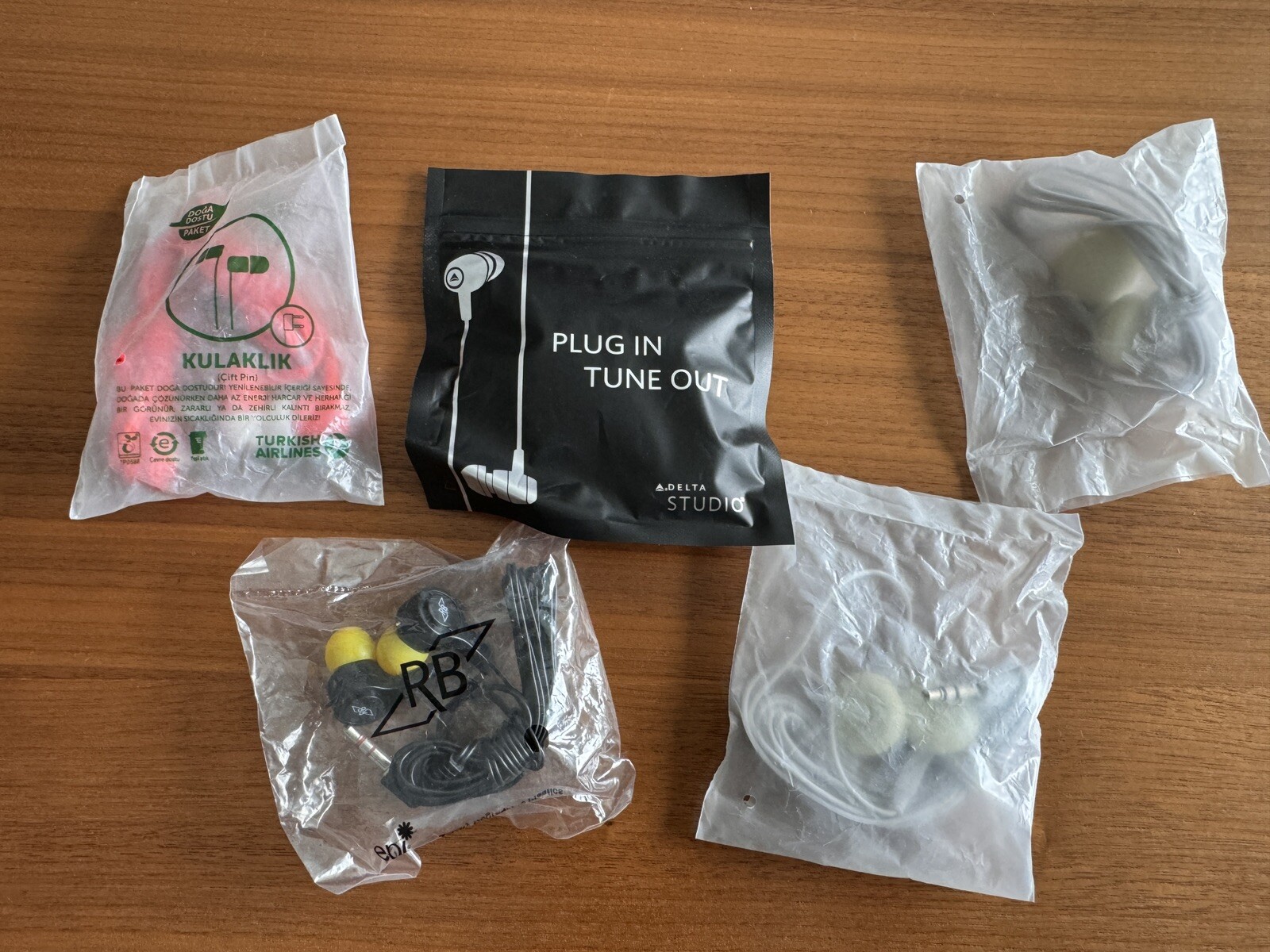 5 x DELTA, Turkish & Other Airlines Ear Plugs/Earbuds Headsets. New and ...