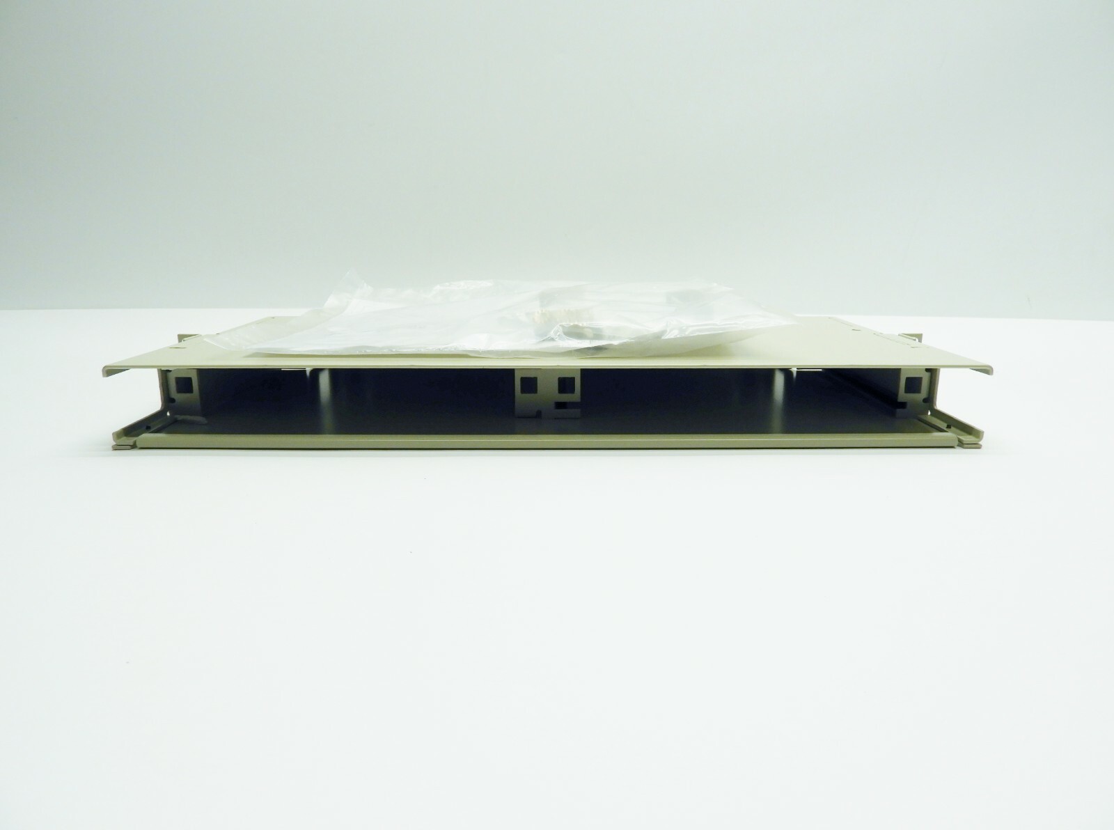 Commscope FChassis Empty FDF Fiber VAM Panel, Unloaded, 1RU, 19", Putty ...