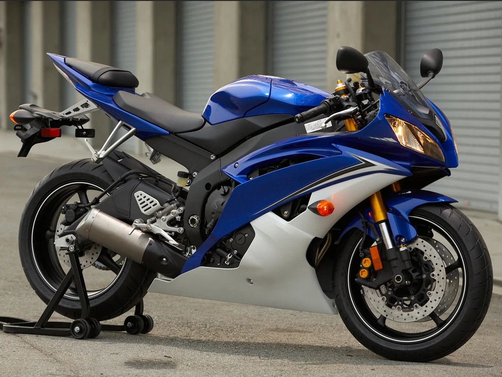 Yamaha R6 Blue And White