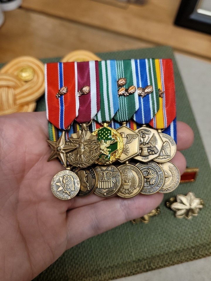 Army Major /Helicopter Pilot Medal & Insignia Grouping Rare Insignia ...