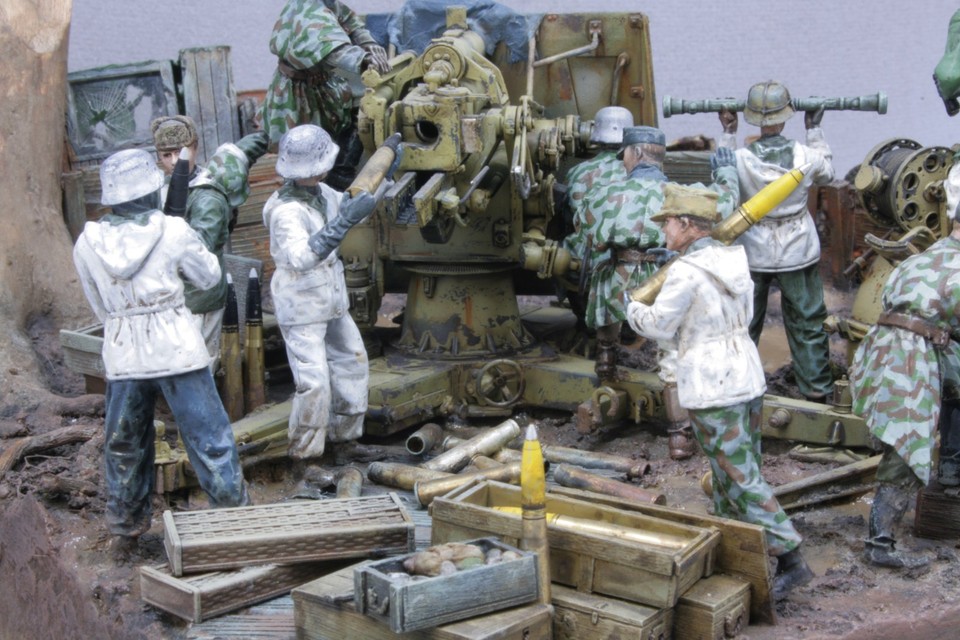 Pro Built German 88 mm cannon + Russian truck DIORAMA 1/35 scale 12 ...