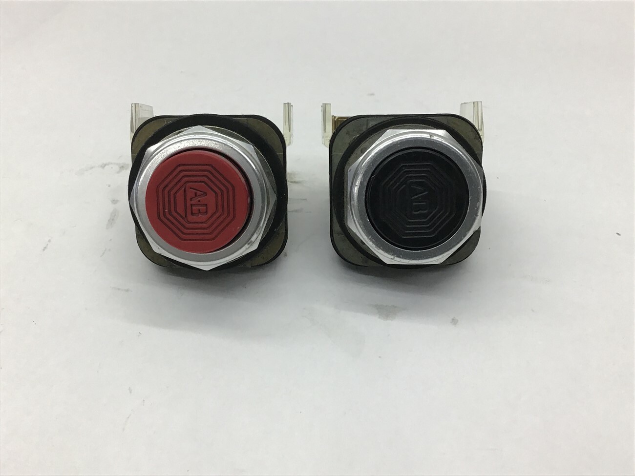 Allen-Bradley Flush Pushbuttons 1 ea. Black 1 Ea. Red | eBay