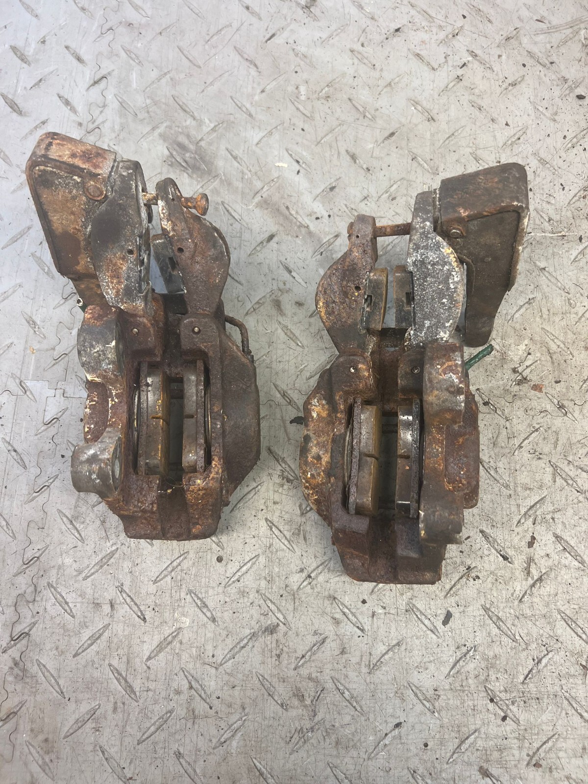 PAIR OF JAGUAR XJ12 XJ6 XJS REAR INBOARD IRS BRAKE CALIPER CORE UNITS ...