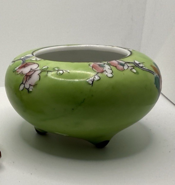 Delicate small antique Japanese porcelain hand painted 3-footed vase 3 ...