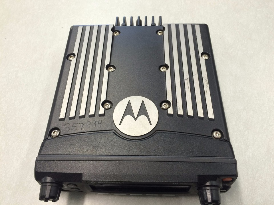 MOTOROLA XTL5000 UHF2 P25 DIGITAL TRUNKING MOBILE RADIO 50w - NEW MIC ...
